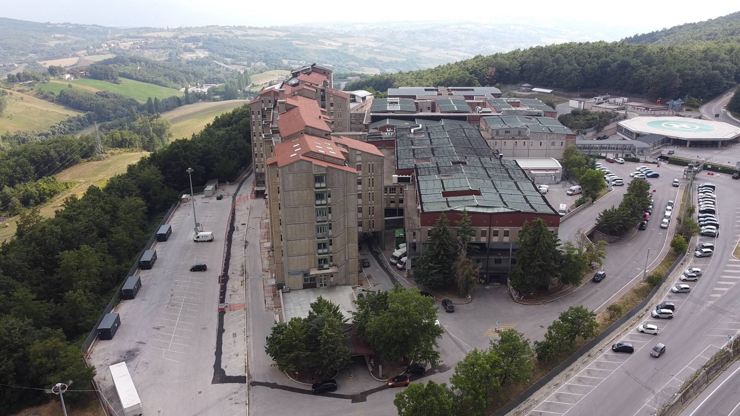 Solidarietà: tv e arredi donati all'ospedale Cardarelli - Il giornale ...
