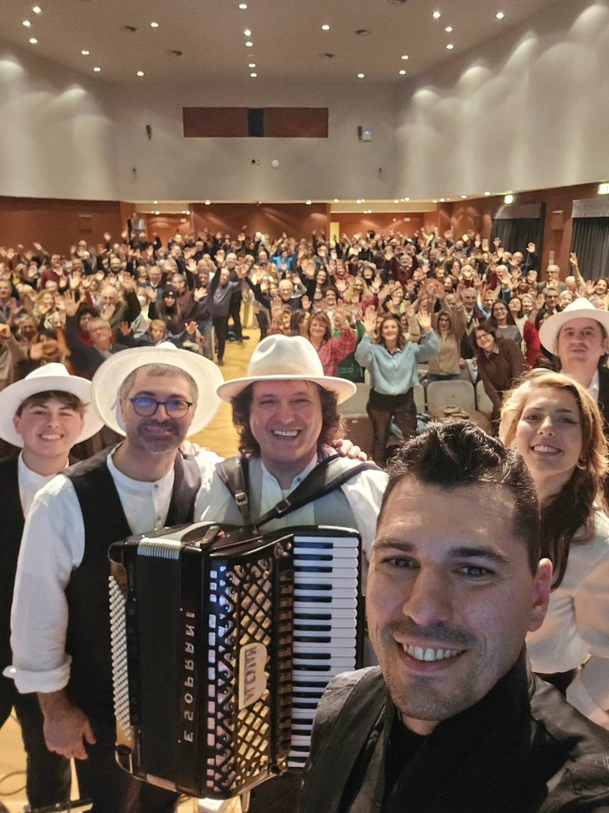 Grande successo a Campobasso per la magia della musica rom dell'Alexian ...
